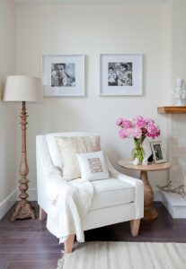 9 Beautiful White Chair Designs For A Simple Yet Elegant Home Decor