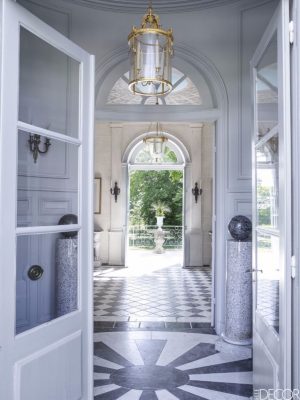 11 Decorating Tips On How To Style An Impressive Entrance Hall